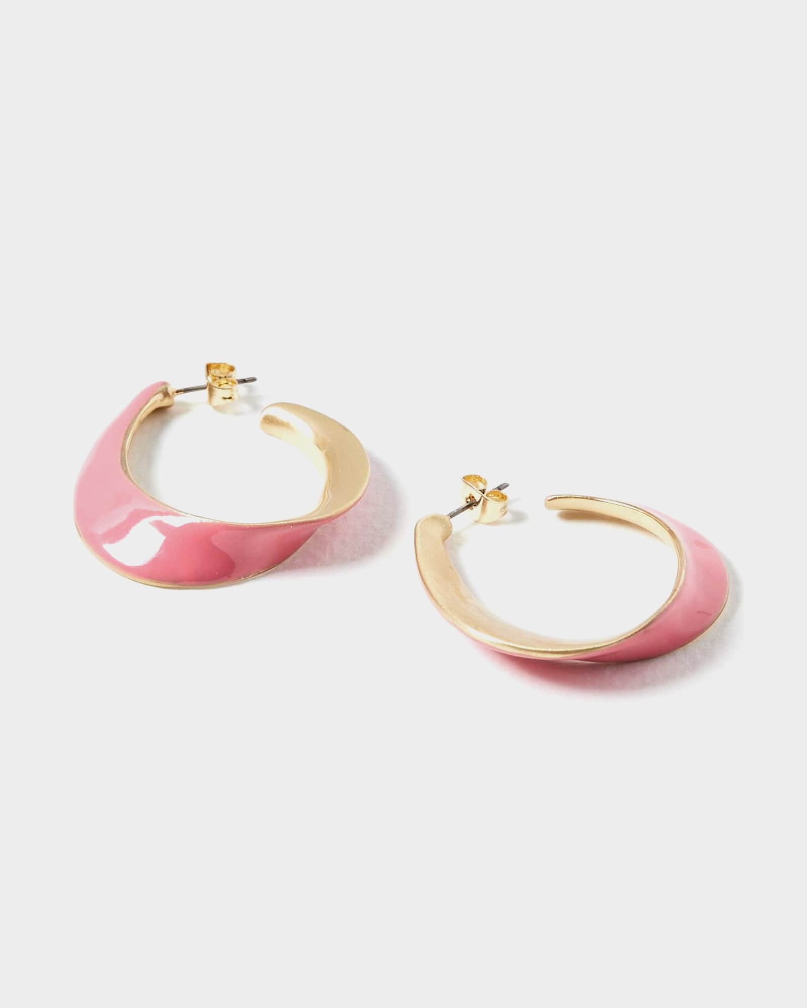 Guide to Enamel Jewellery | Oliver Bonas