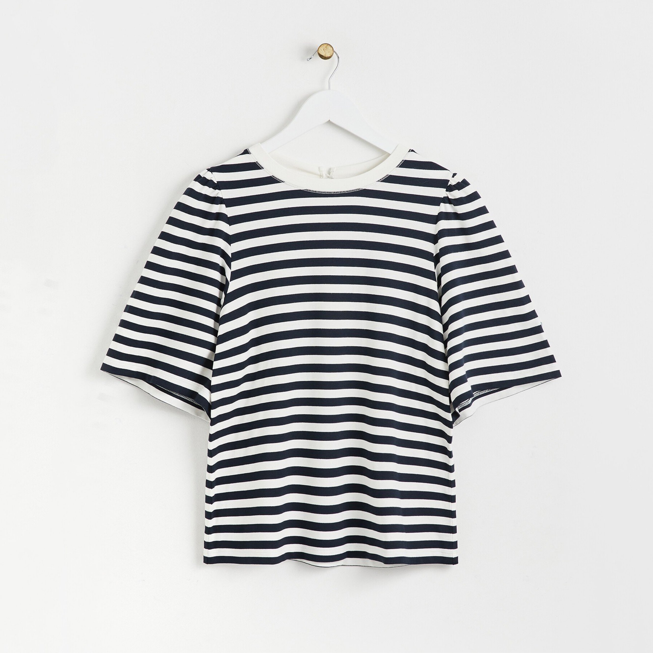 How to Wash and Care for Jersey Clothes | Oliver Bonas