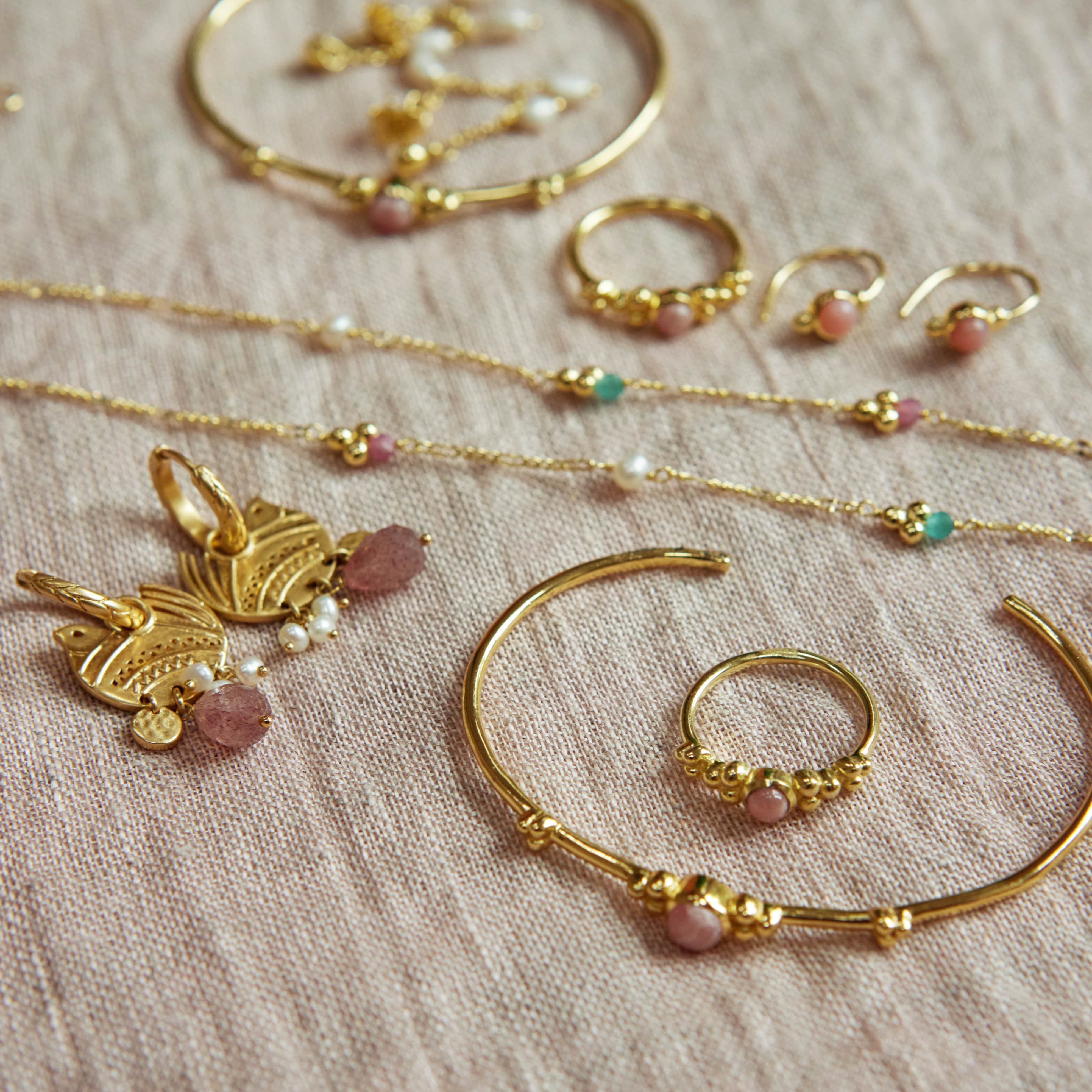 A Guide to Jewellery Gifts | Oliver Bonas