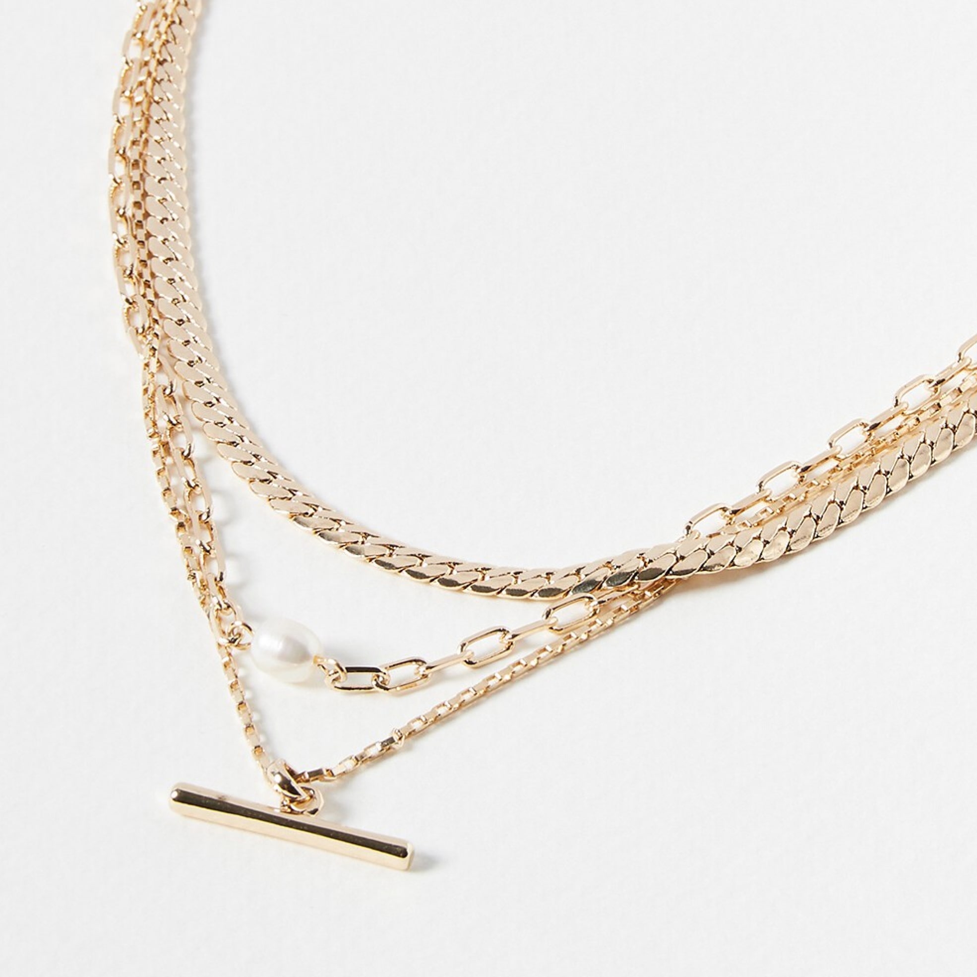 How to Untangle Your Necklaces | Oliver Bonas