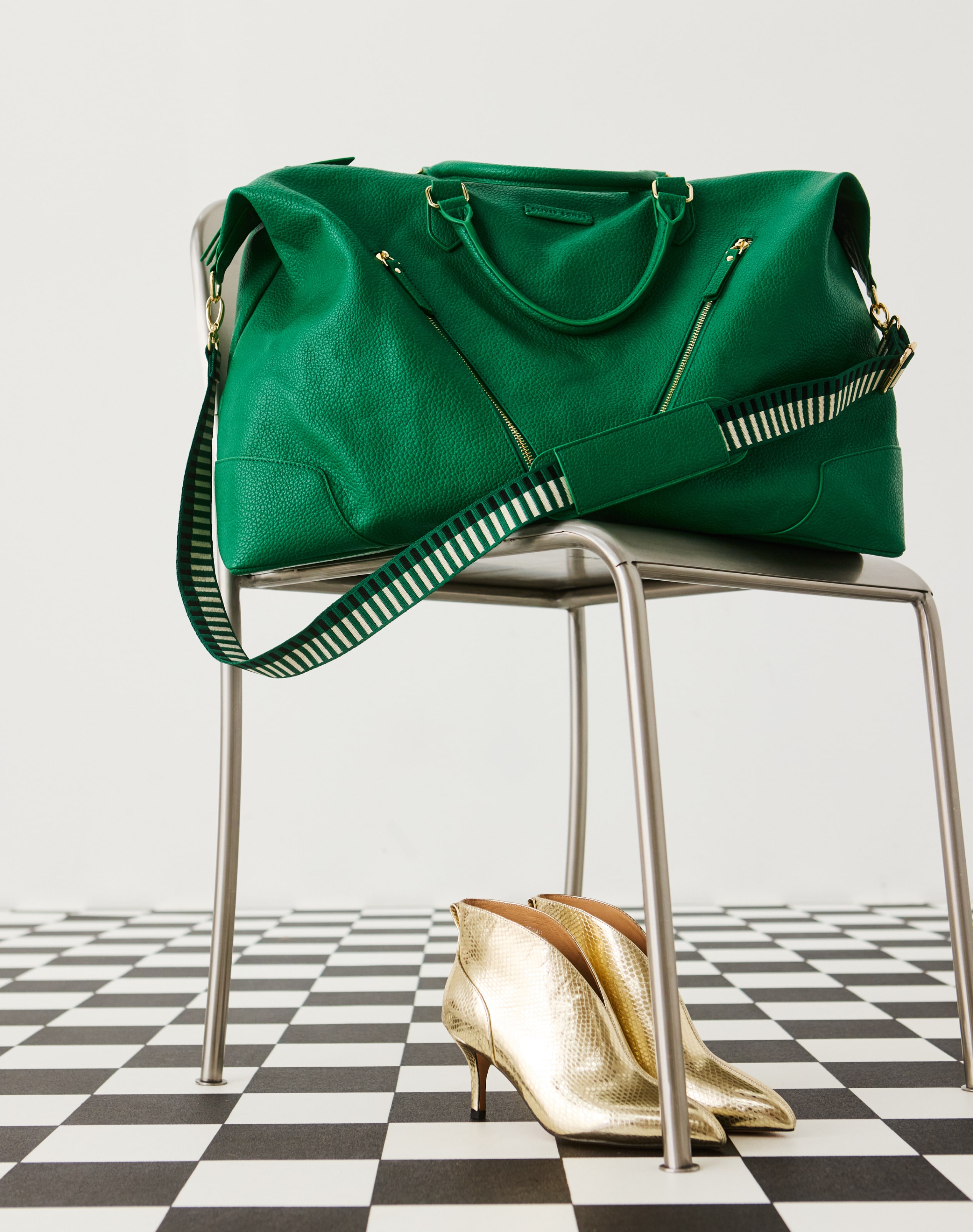 Vases | Oliver Bonas