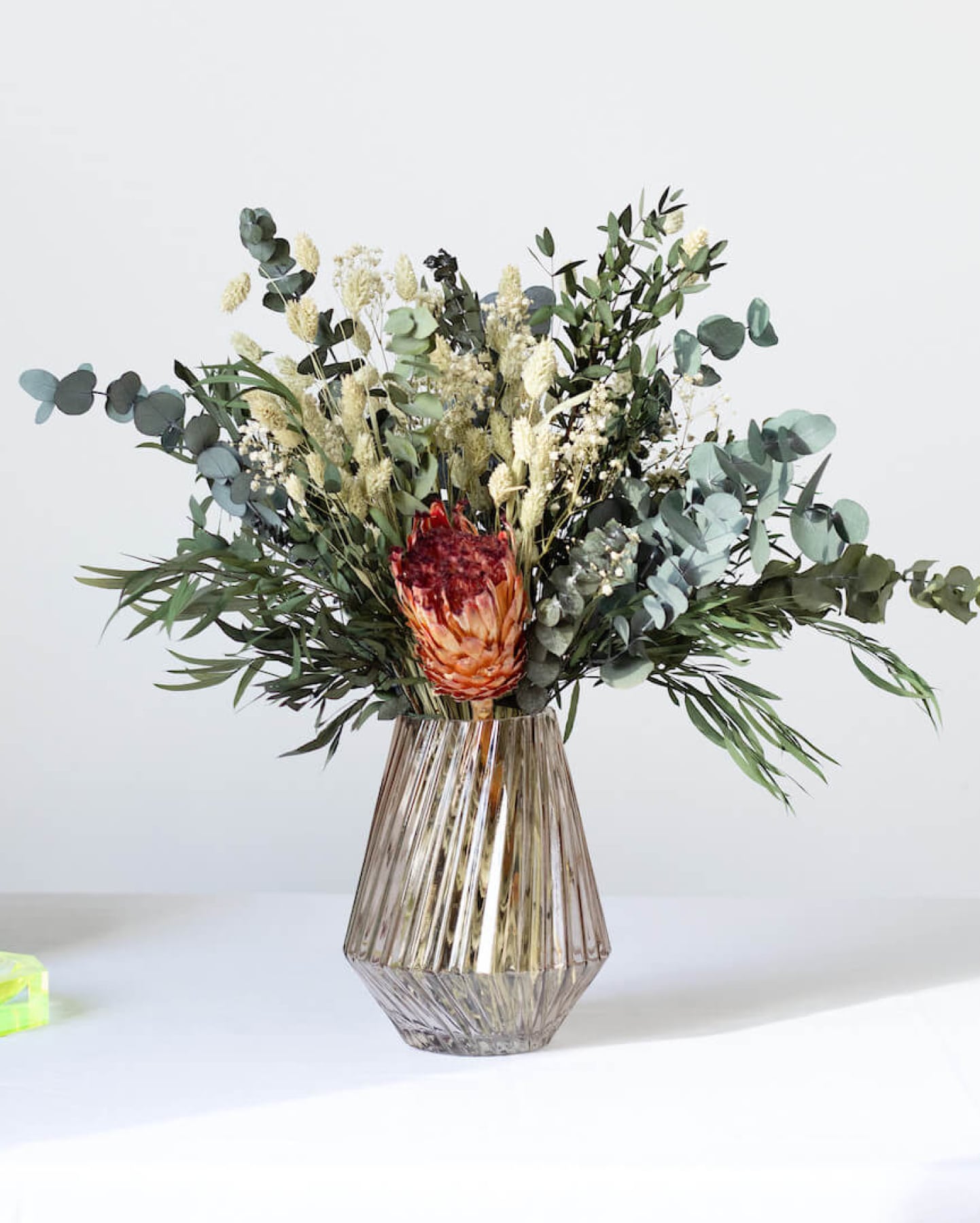 How to Arrange Dried Flowers in a Vase | Oliver Bonas