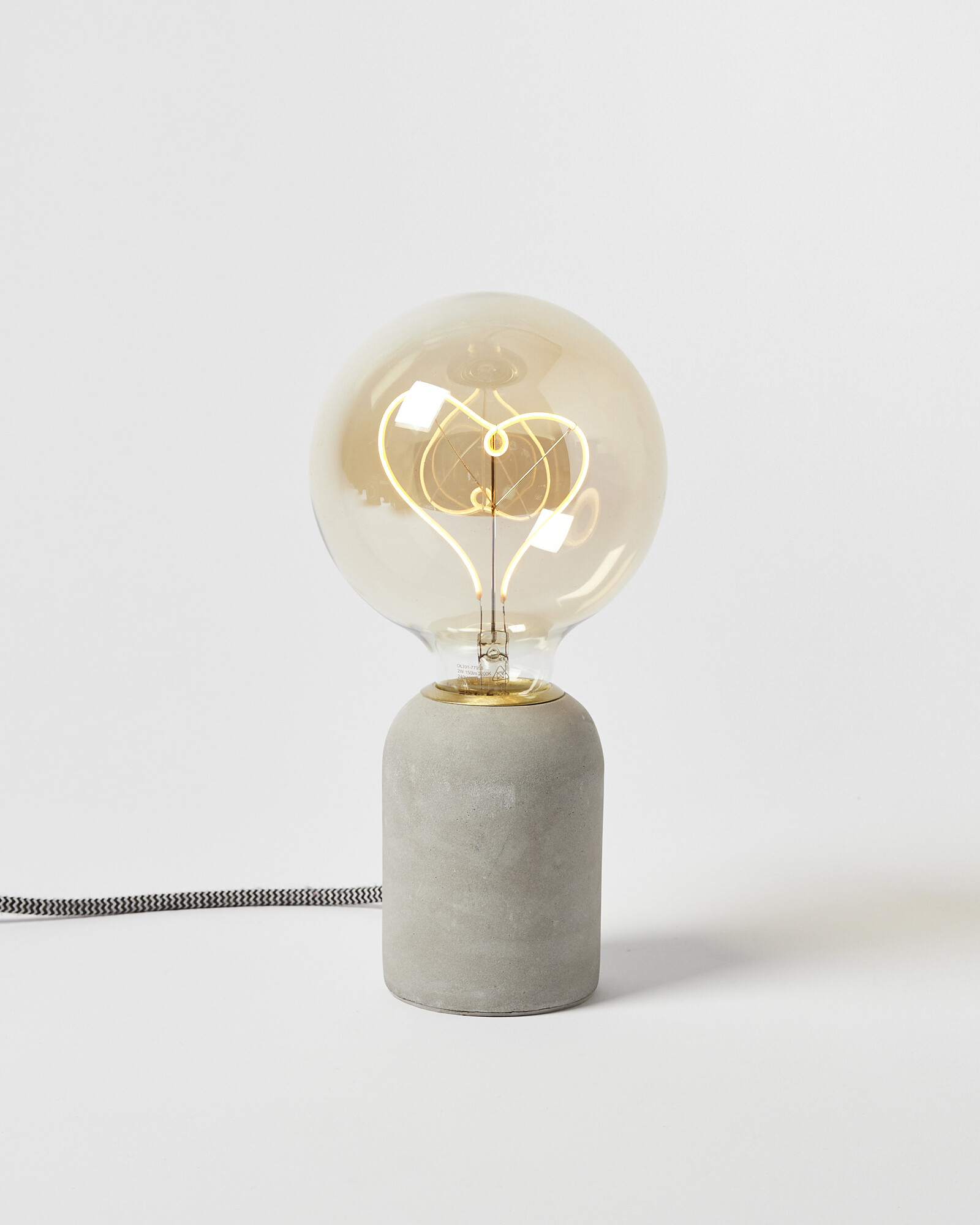 Hato E27 150lm 2W Heart LED Light Bulb | Oliver Bonas