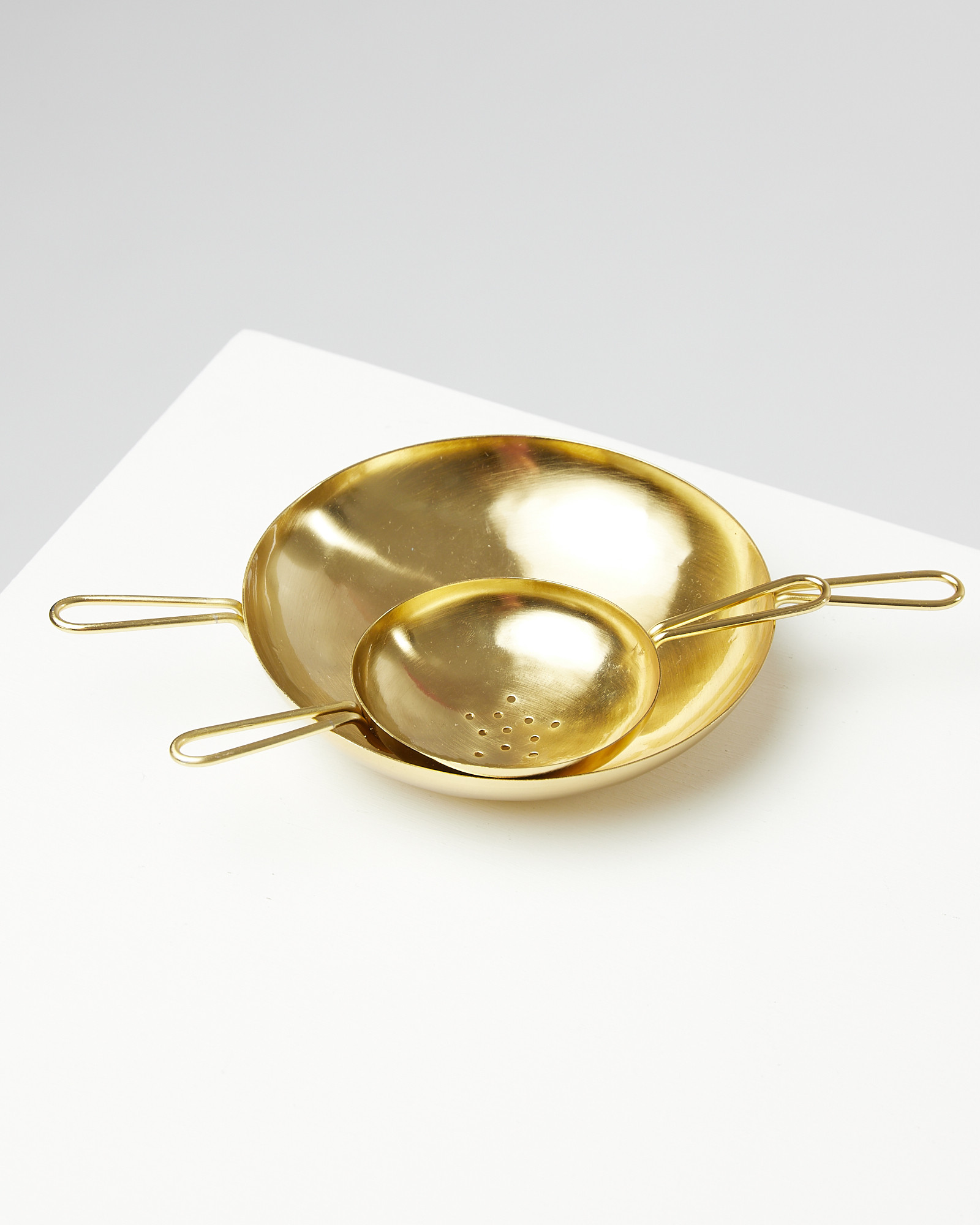 Gold Metal Tea Strainer & Tidy | Oliver Bonas IE