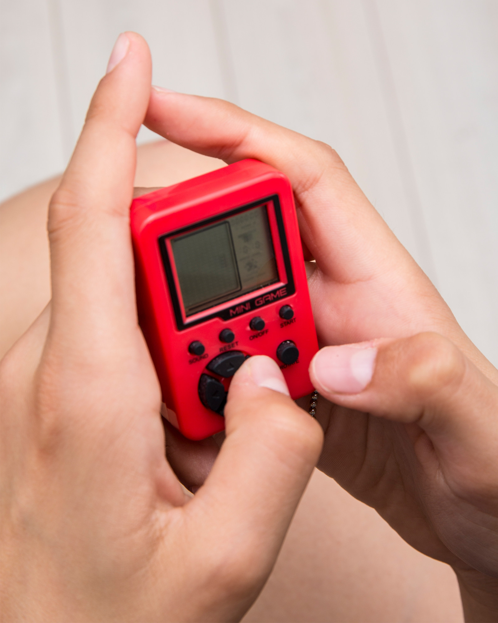 Pocket Keyring Arcade Game | Oliver Bonas