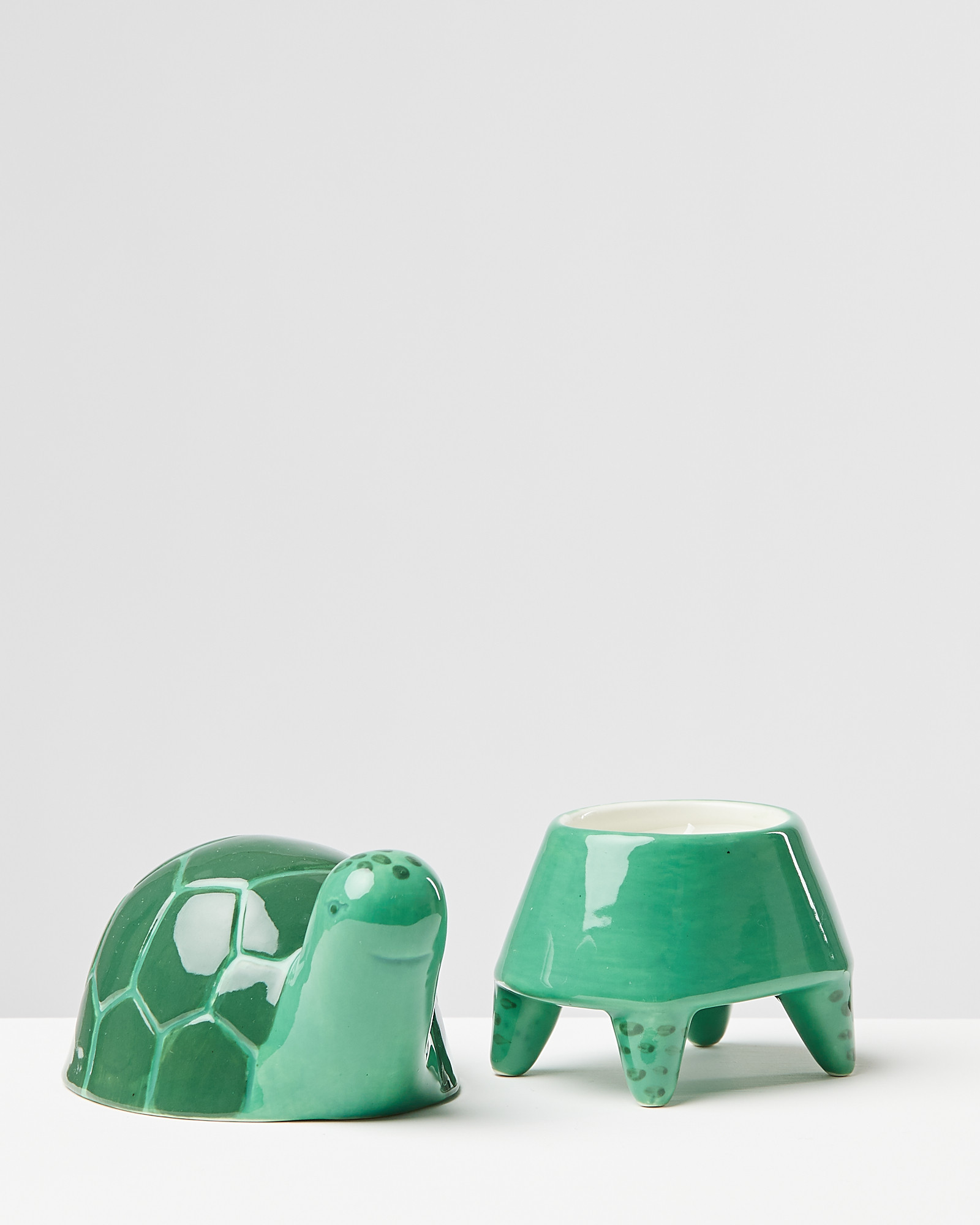 Honu Tortoise Fig Leaf & Patchouli Scented Candle | Oliver Bonas