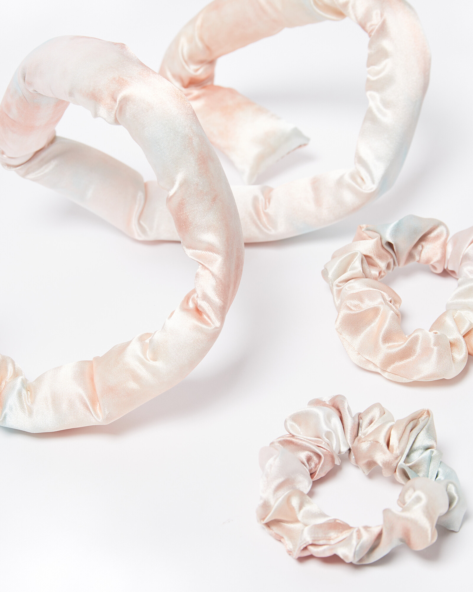 Kitsch Satin Heatless Curling Set | Oliver Bonas