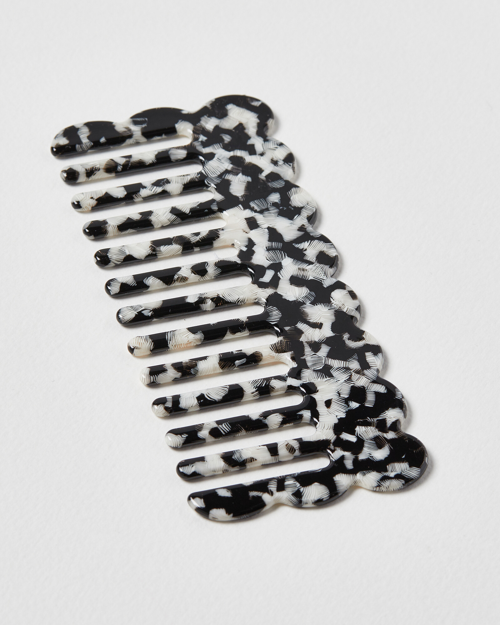 Stella Monochrome Rectangular Hair Comb | Oliver Bonas