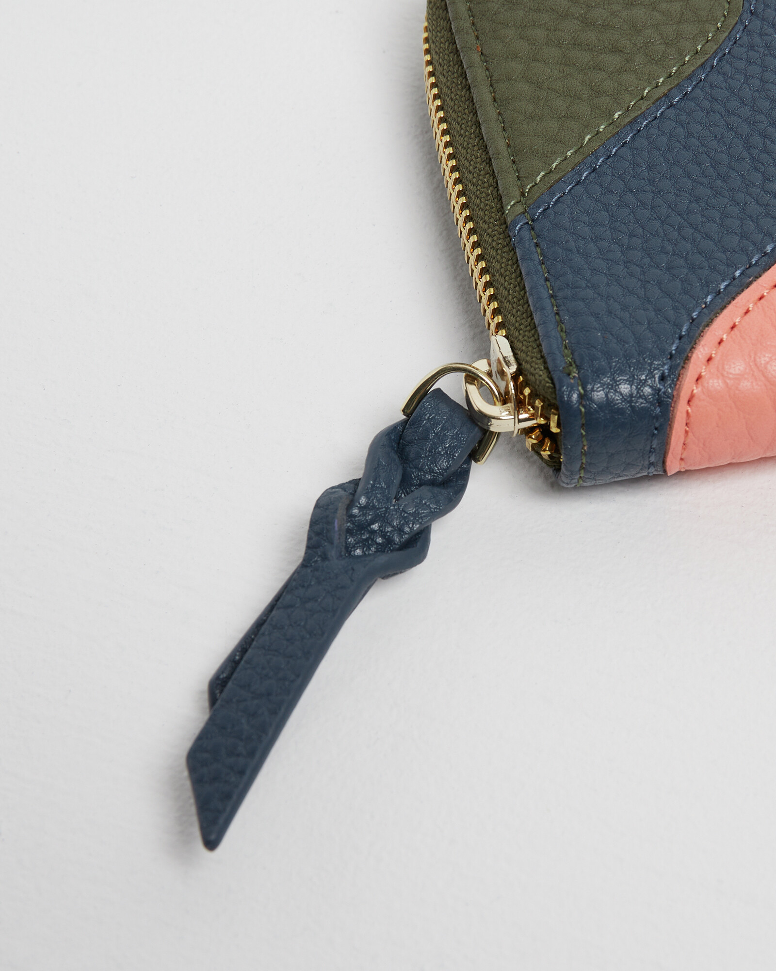 Curved Swirl Khaki Green Zipped Purse | Oliver Bonas