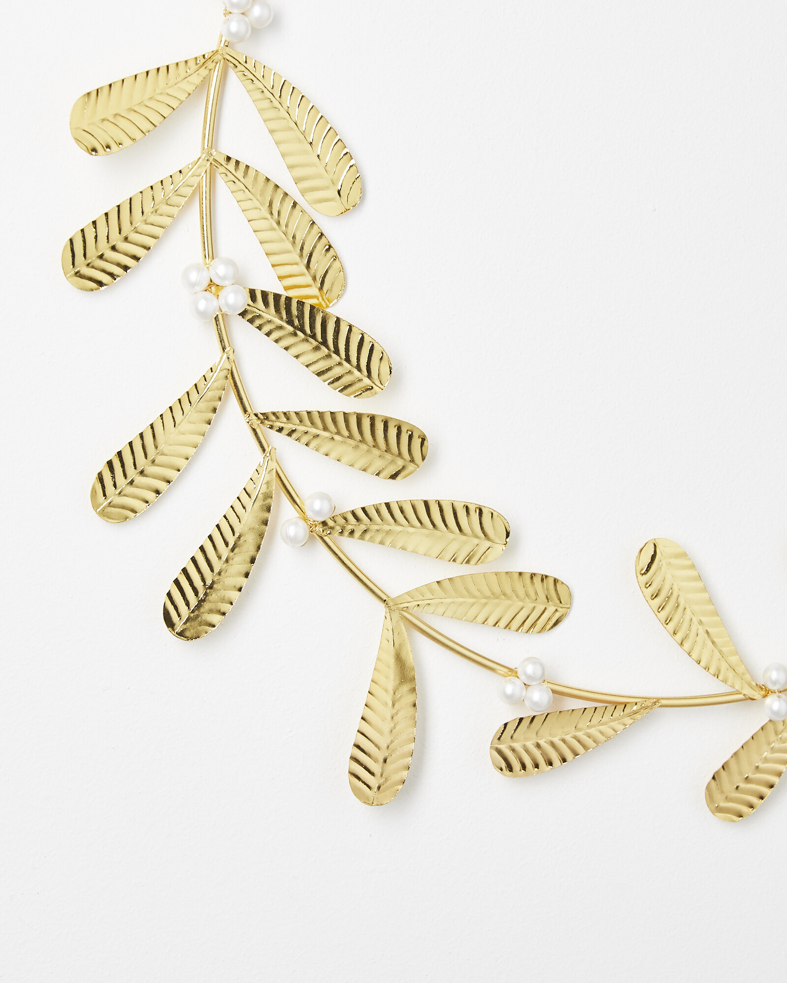 Gold Metal Mistletoe Wreath | Oliver Bonas