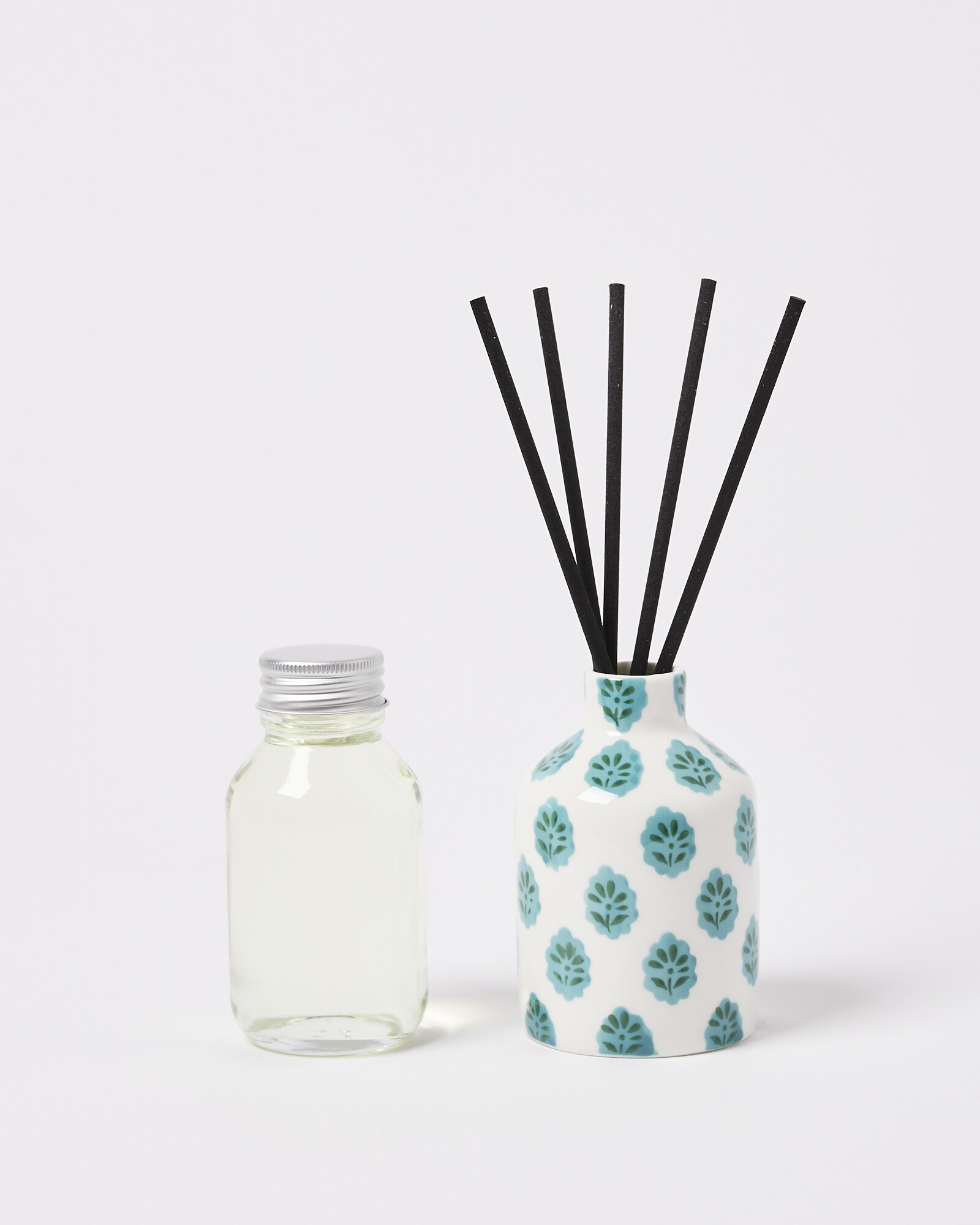 Avis Pomelo Ceramic Diffuser Gift Set | Oliver Bonas