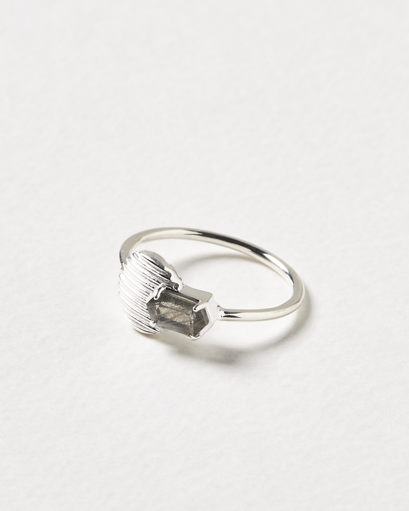Sky Grey Labradorite & Circle Casting Silver Ring | Oliver Bonas