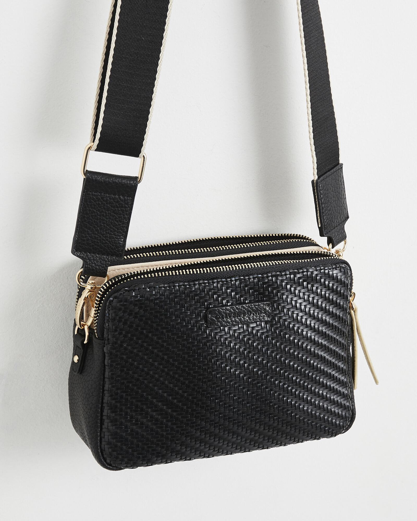 Isla Black Weave Crossbody Bag | Oliver Bonas