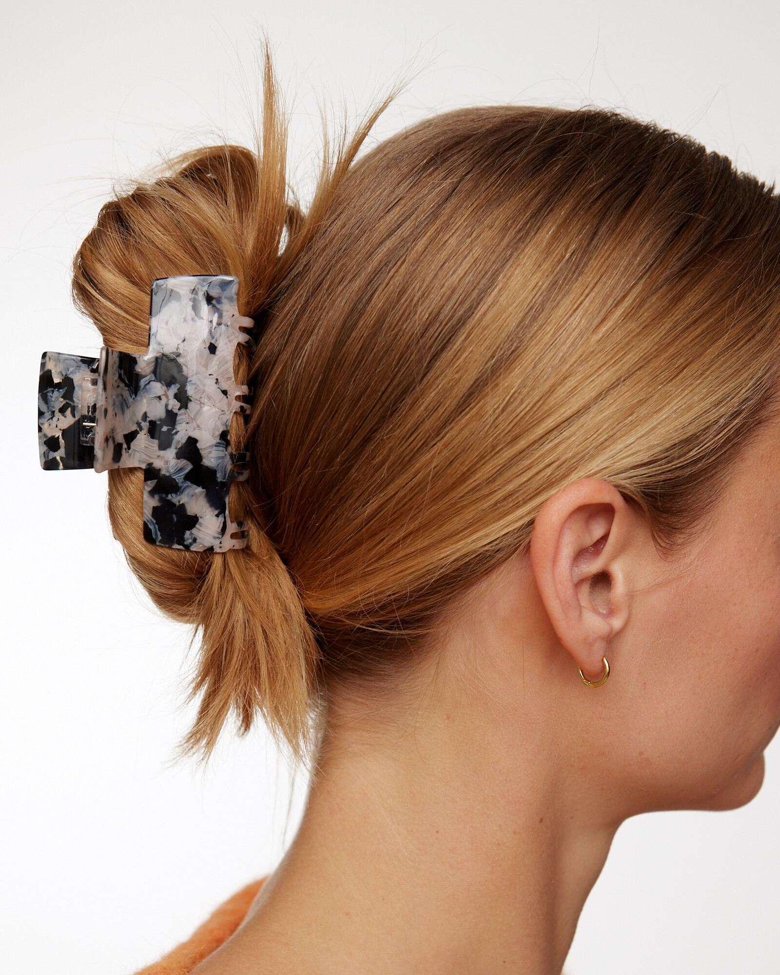 Alba Grey Faux Tortoiseshell Hair Claw Clip | Oliver Bonas