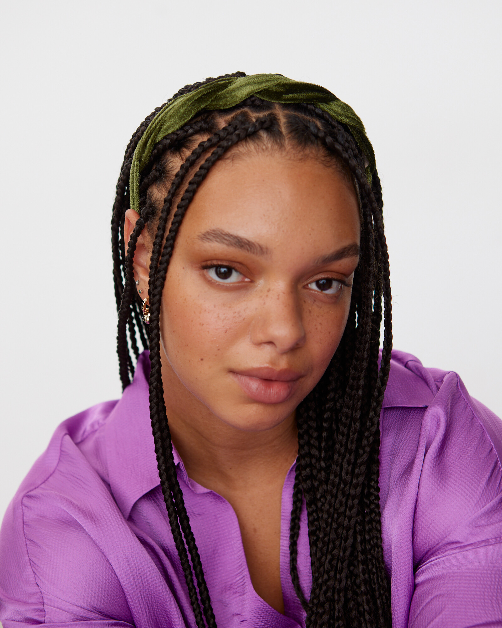 Cadence Green Velvet Thin Esmerelda Headband | Oliver Bonas
