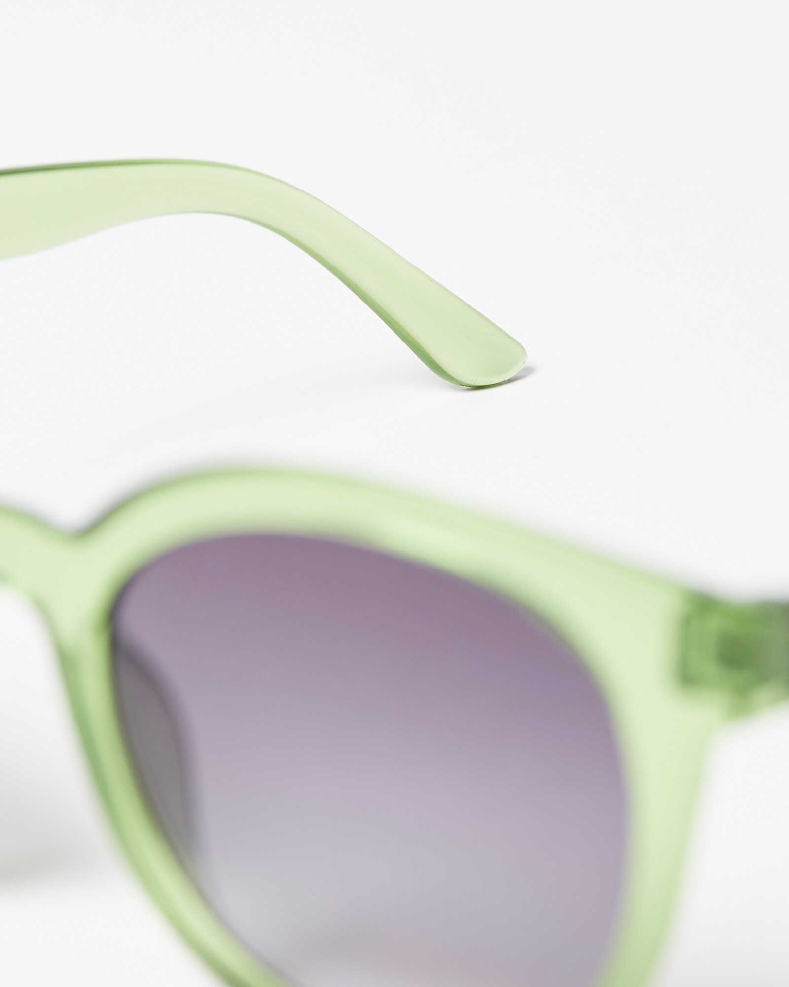 Preppy Crystal Green Round Sunglasses | Oliver Bonas
