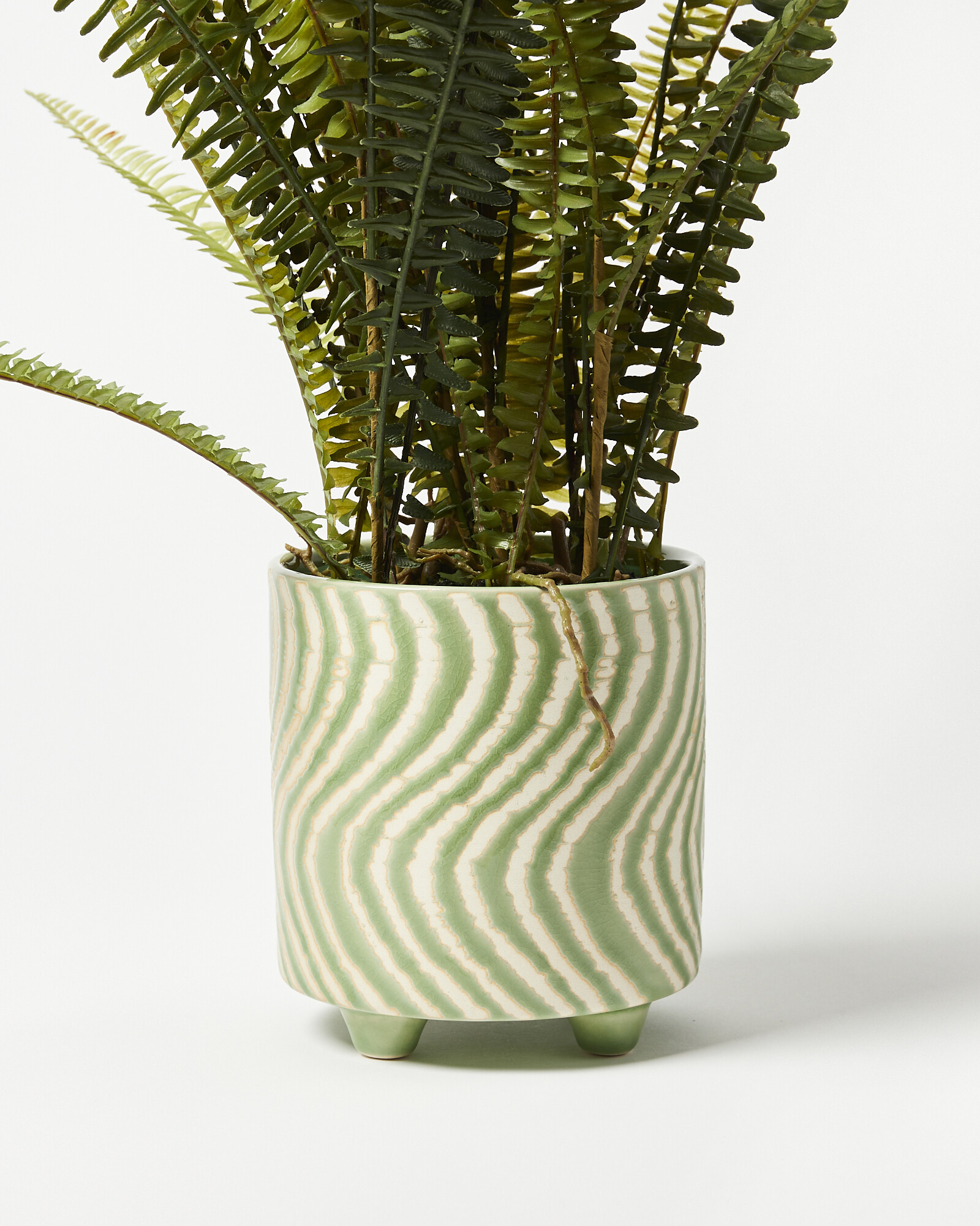 Kuori Green Wavy Ceramic Plant Pot Medium | Oliver Bonas