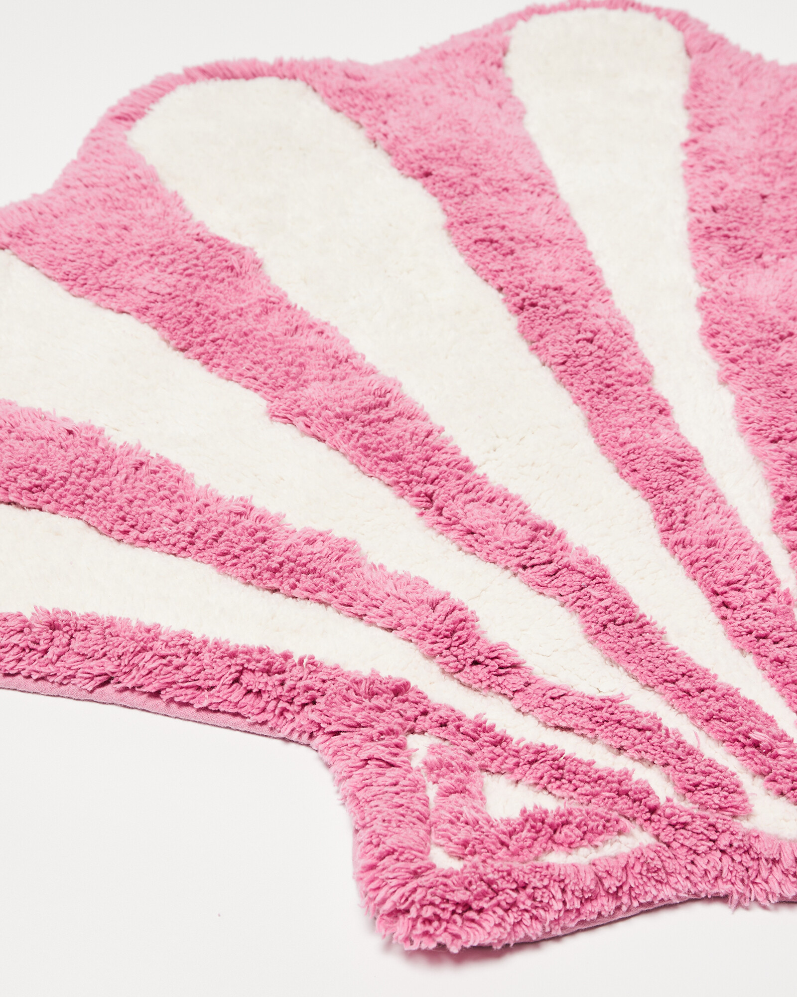 Shell Pink & White Tufted Bathmat | Oliver Bonas