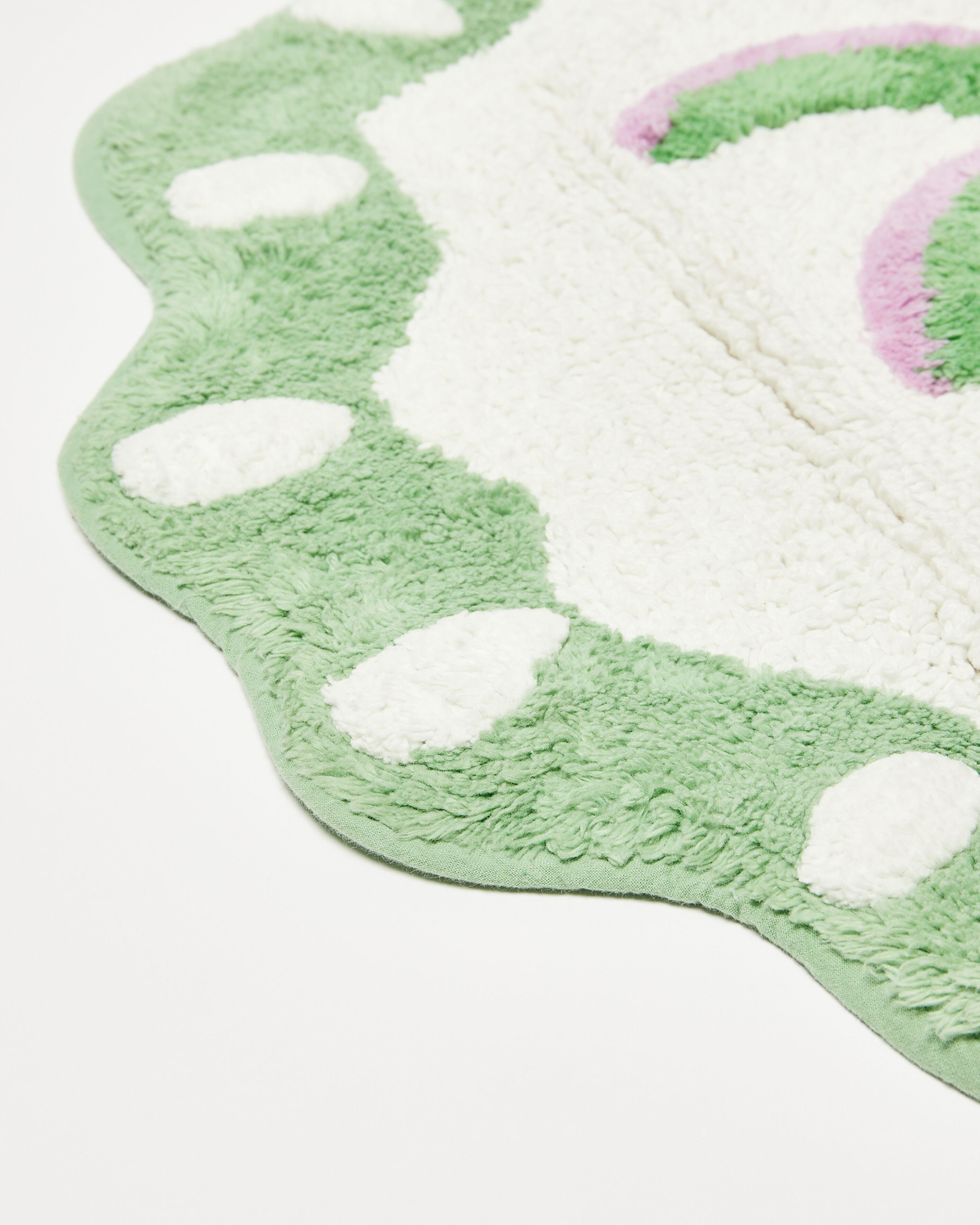 Palm Tree Green Round Scallop Bath Mat | Oliver Bonas