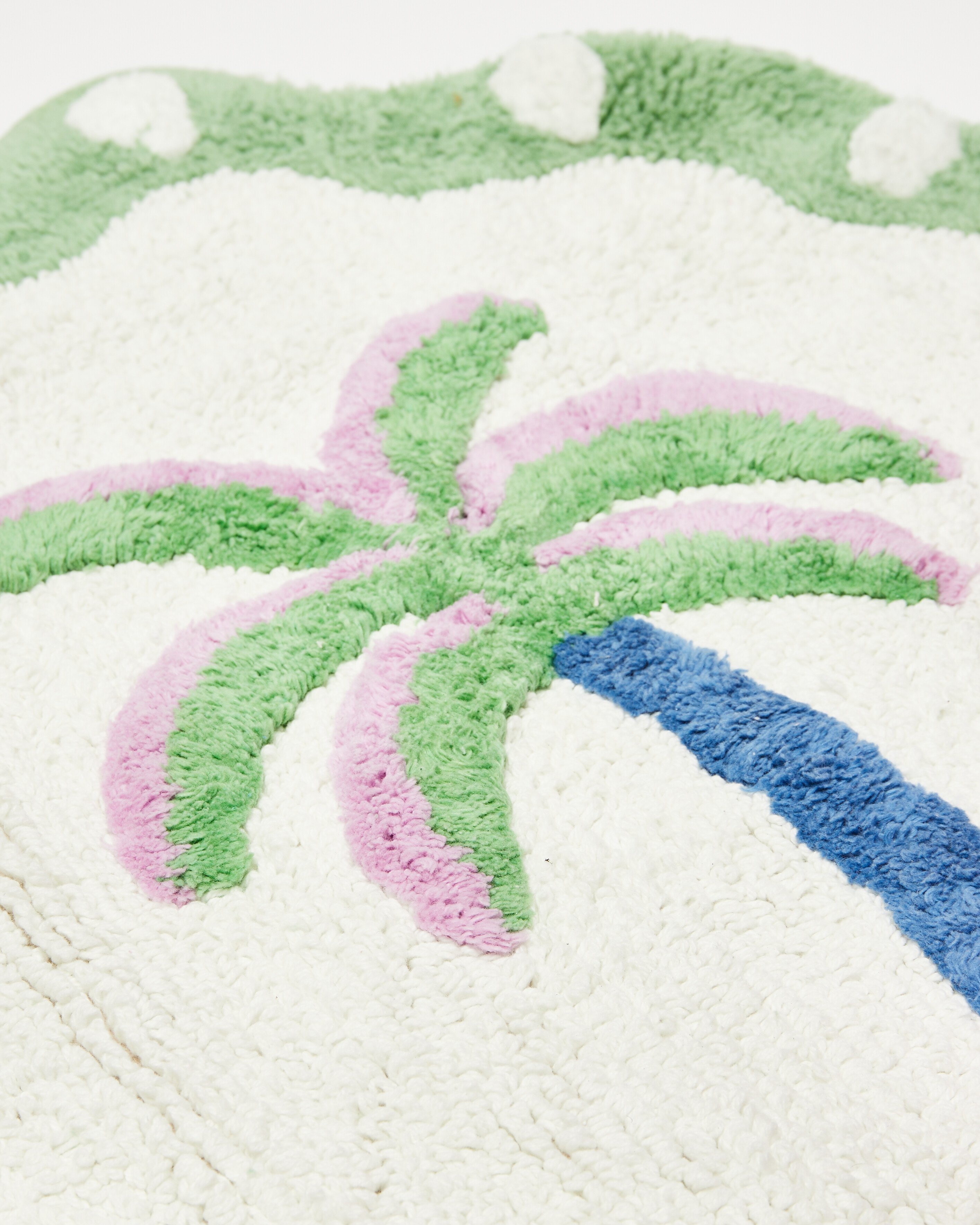 Palm Tree Green Round Scallop Bath Mat | Oliver Bonas