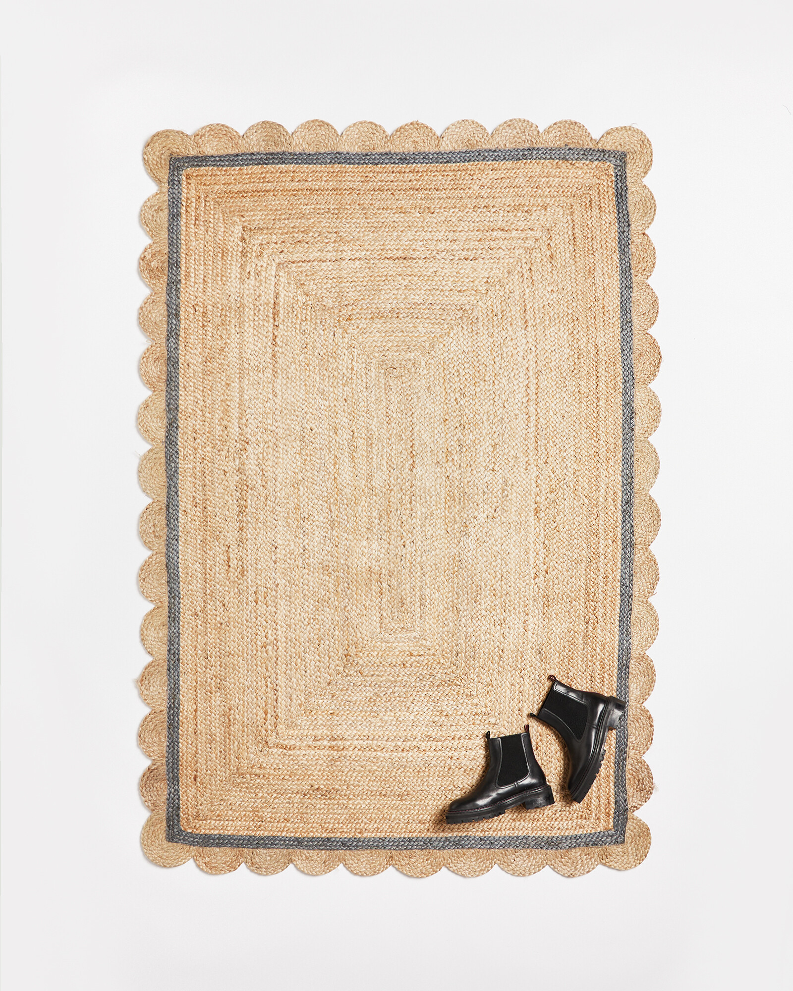 Scalloped Jute Grey Border Rug 200x140cm | Oliver Bonas