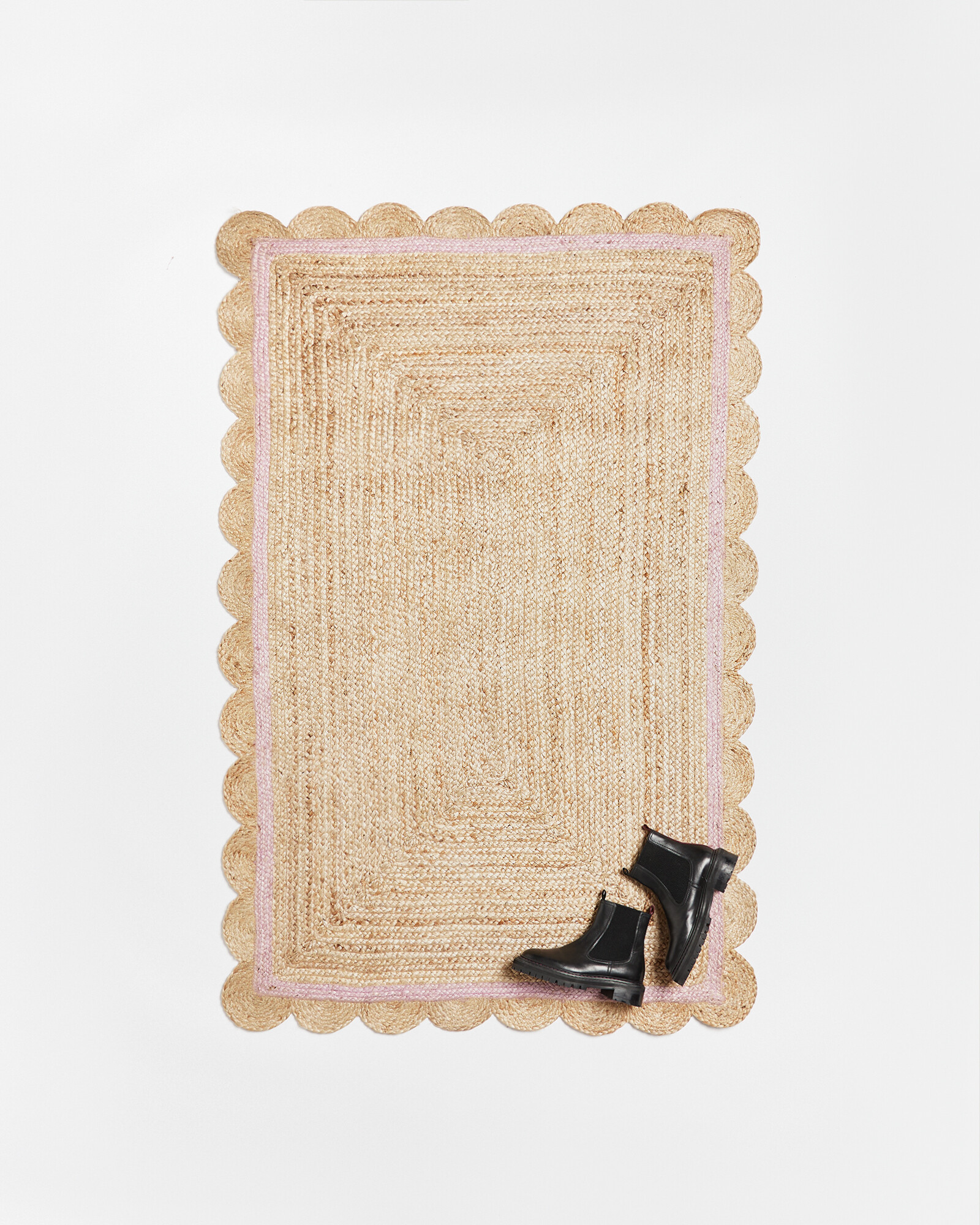 Scalloped Jute Pink Border Rug 180x120cm | Oliver Bonas