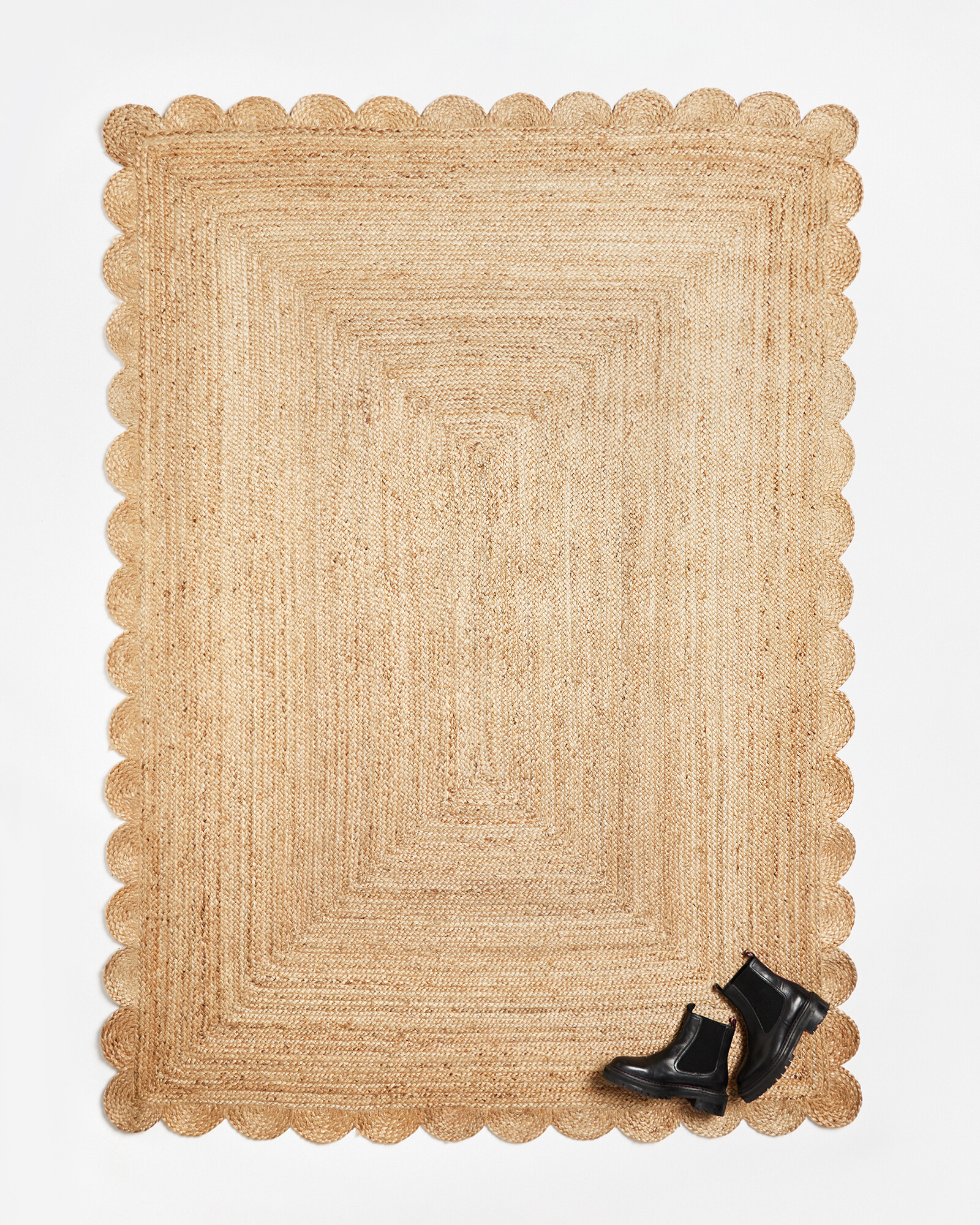 Scalloped Natural Brown Jute Rug 240x170cm | Oliver Bonas