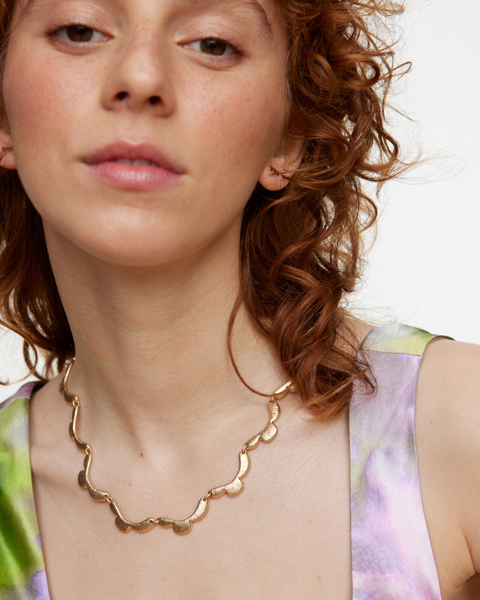 Minnie Curved Edge Bar Gold Tone Collar Necklace | Oliver Bonas