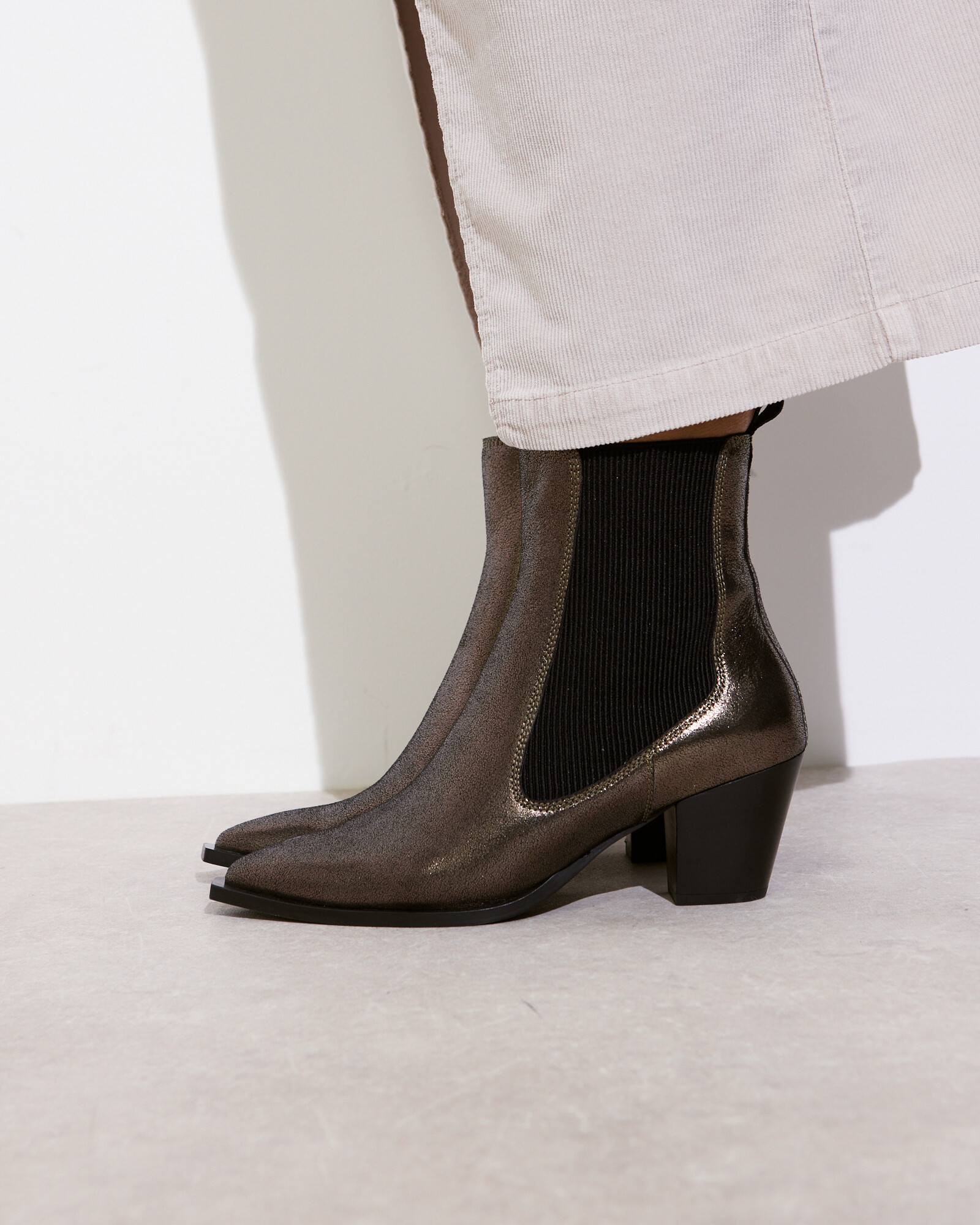 Pewter Elastic Metallic Western Cowboy Heeled Boots | Oliver Bonas