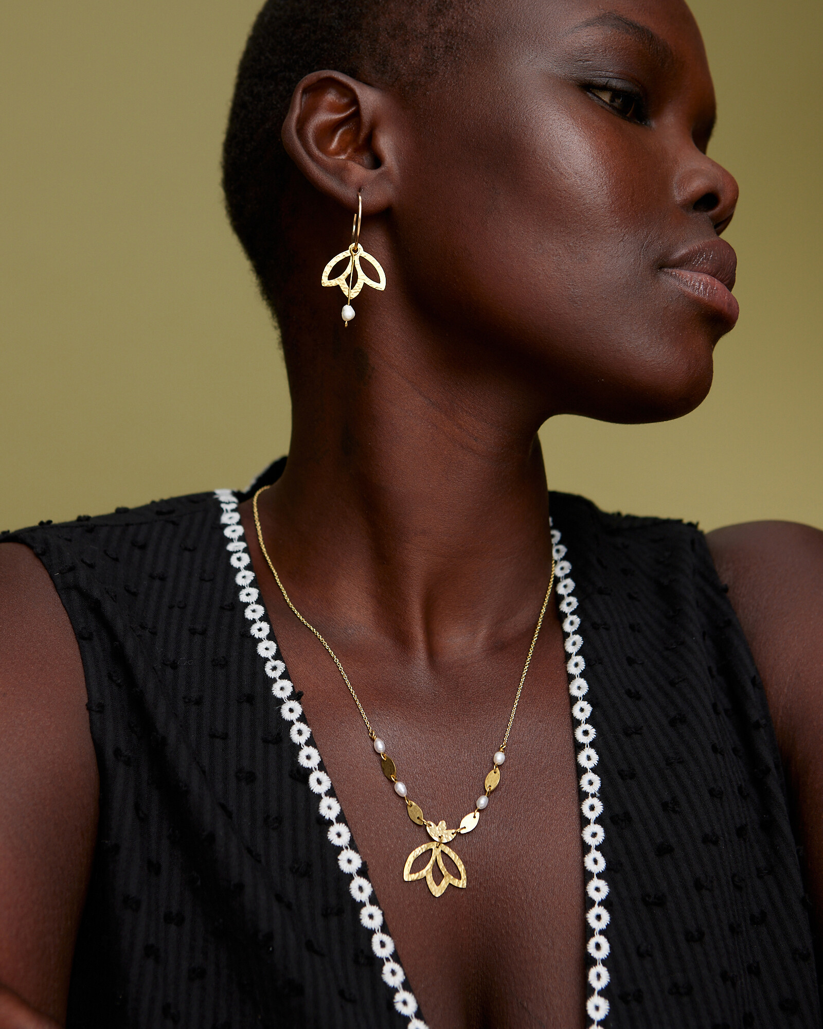 Just Trade x Oliver Bonas Asha Leaf Freshwater Pearl Pendant Necklace ...