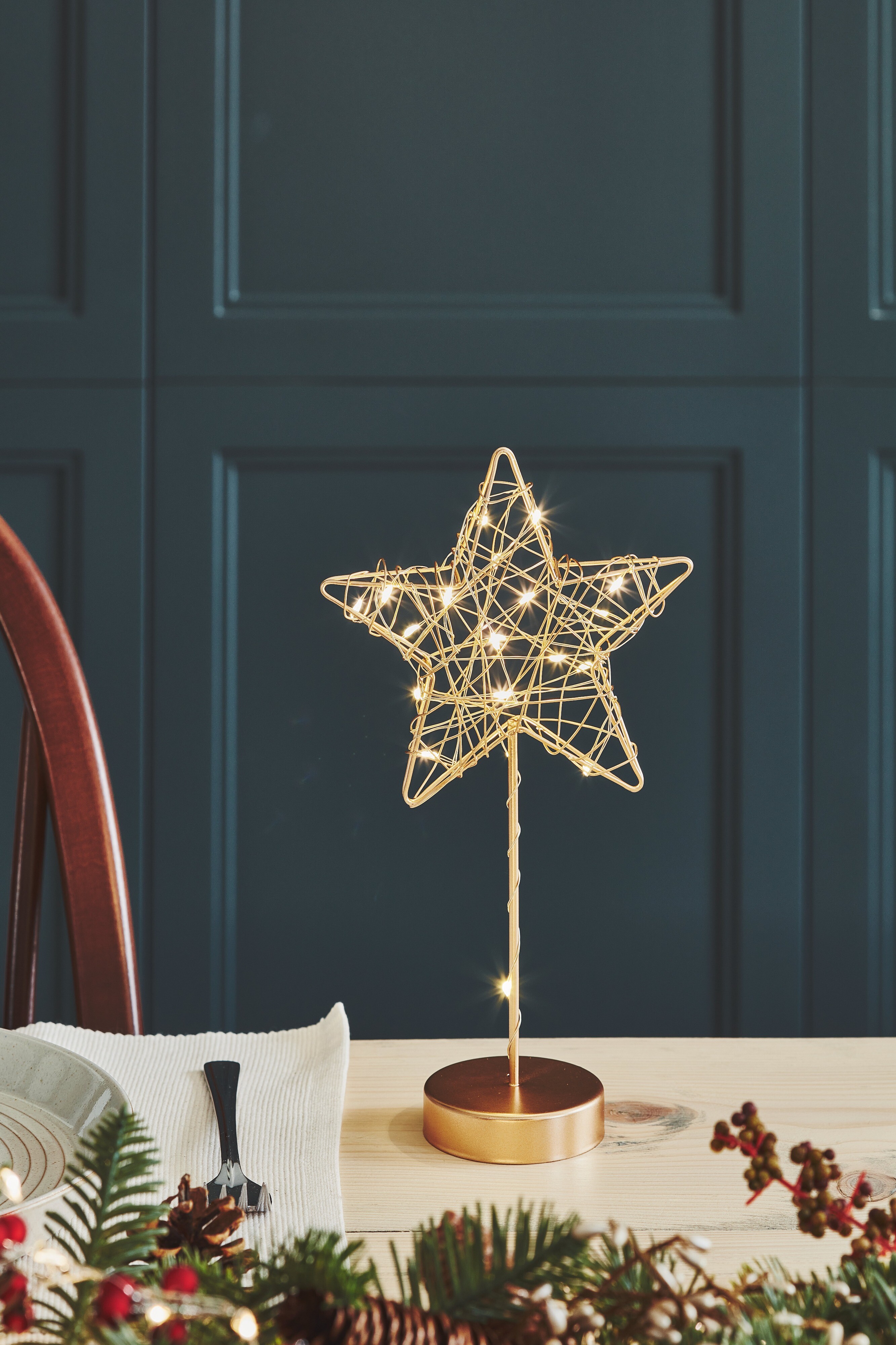 Gold Table Star Lamp | Oliver Bonas