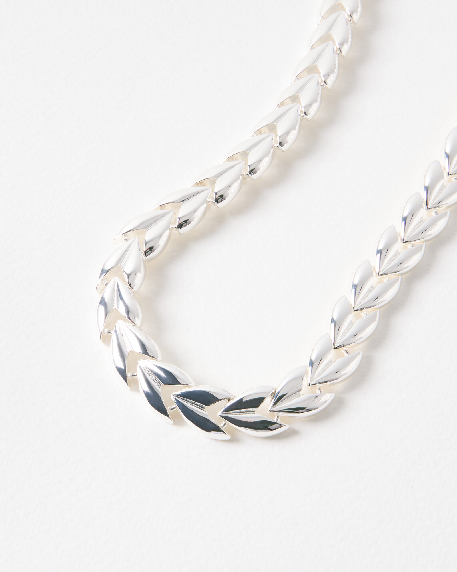 Sebria Chunky Silver Tone Collar Necklace | Oliver Bonas