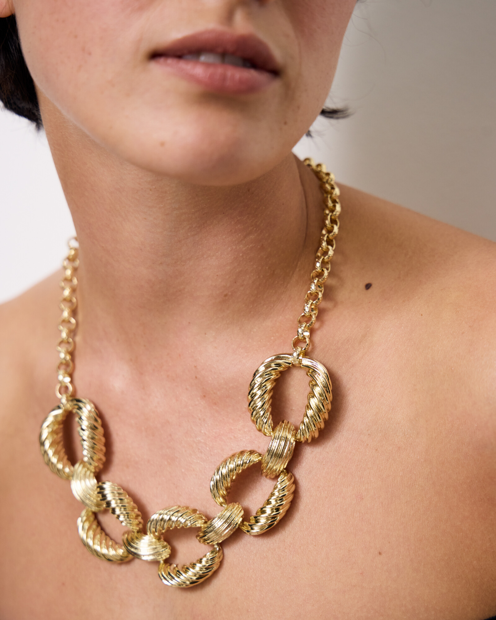 Delorie Twisted Large Oval Loops Collar Necklace | Oliver Bonas