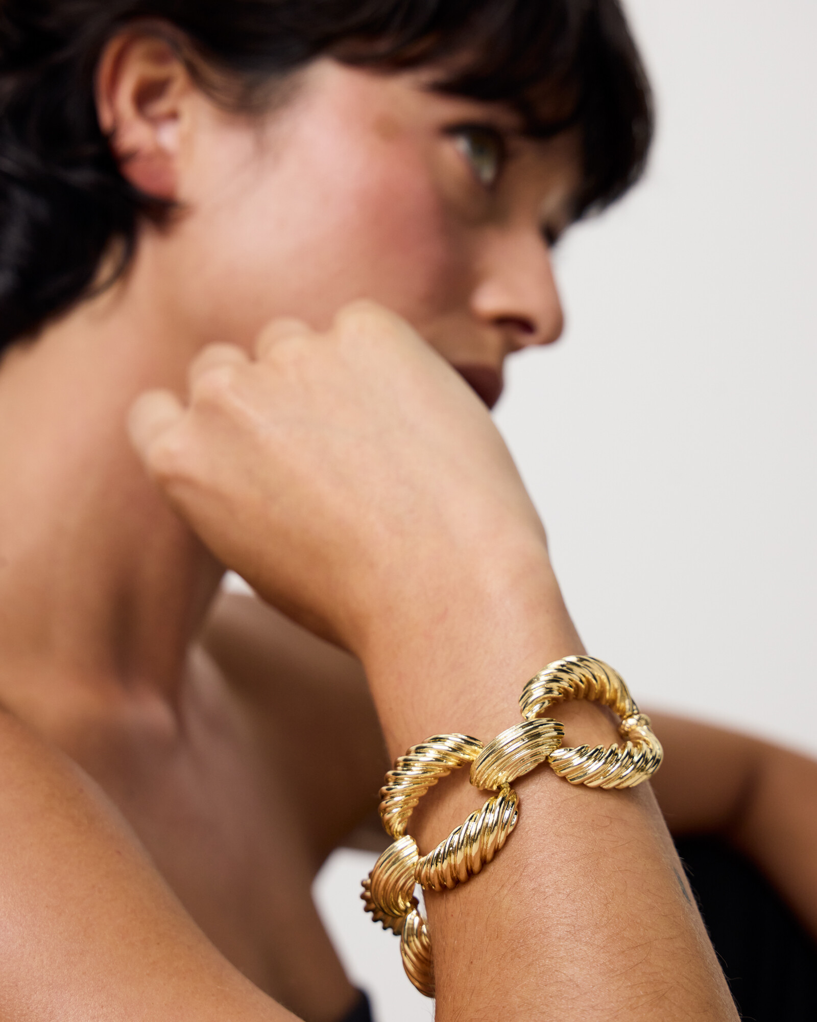 Delorie Twisted Oval Loops Gold Tone Chain Bracelet | Oliver Bonas IE