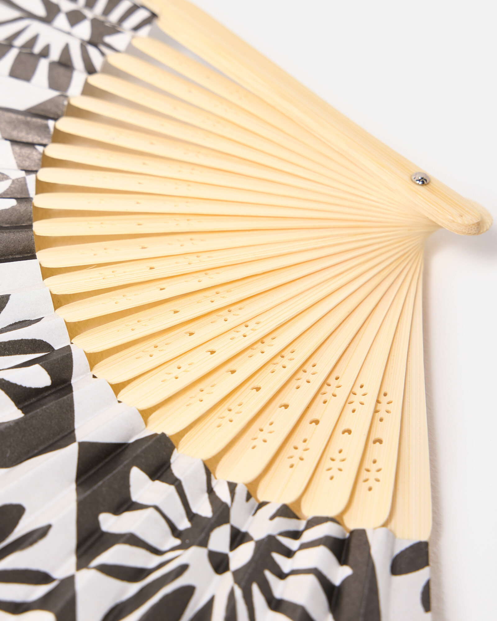 Monochrome Daisy Printed Hand Held Fan | Oliver Bonas