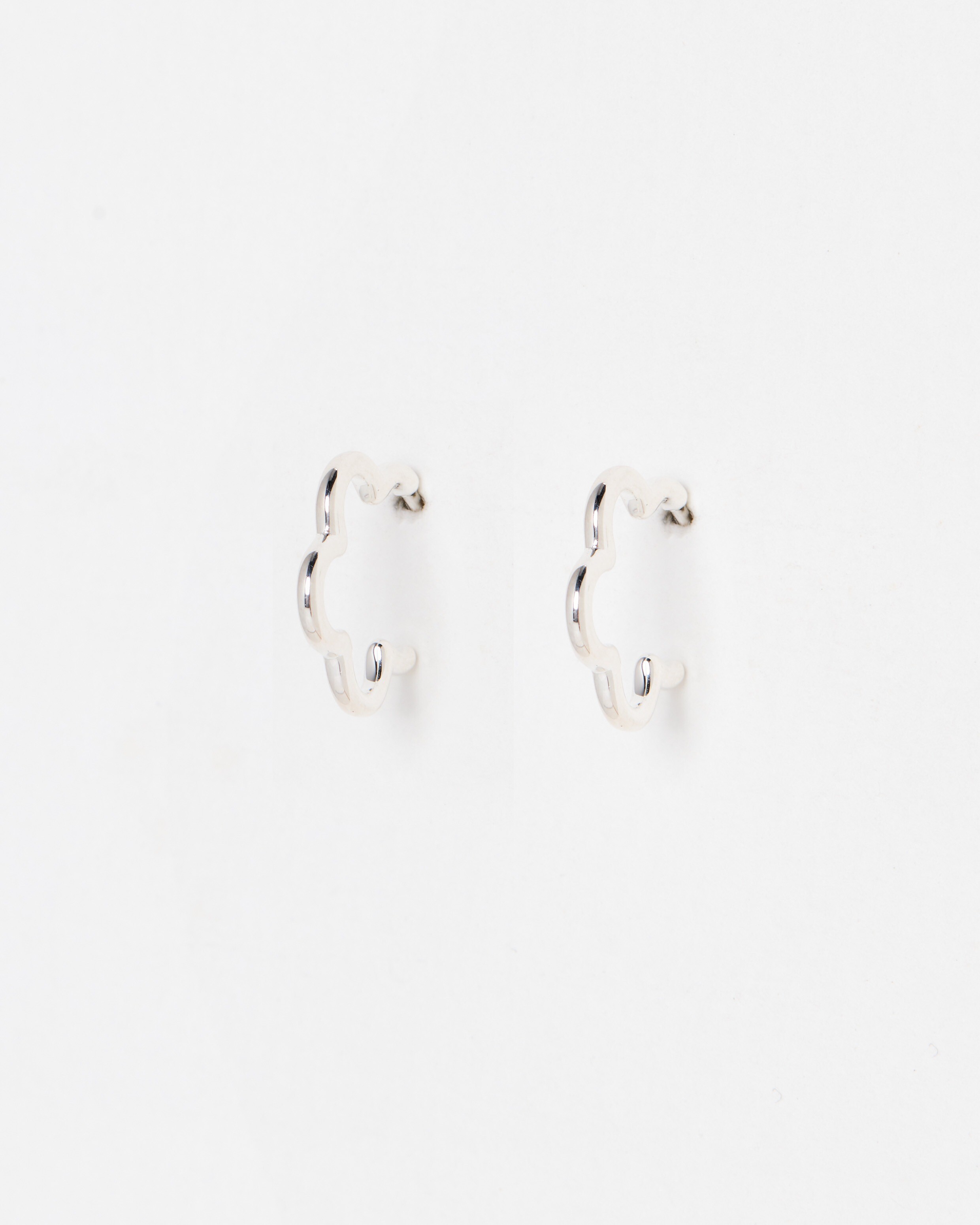 Senna Scalloped Flower Silver Small Hoop Earrings | Oliver Bonas