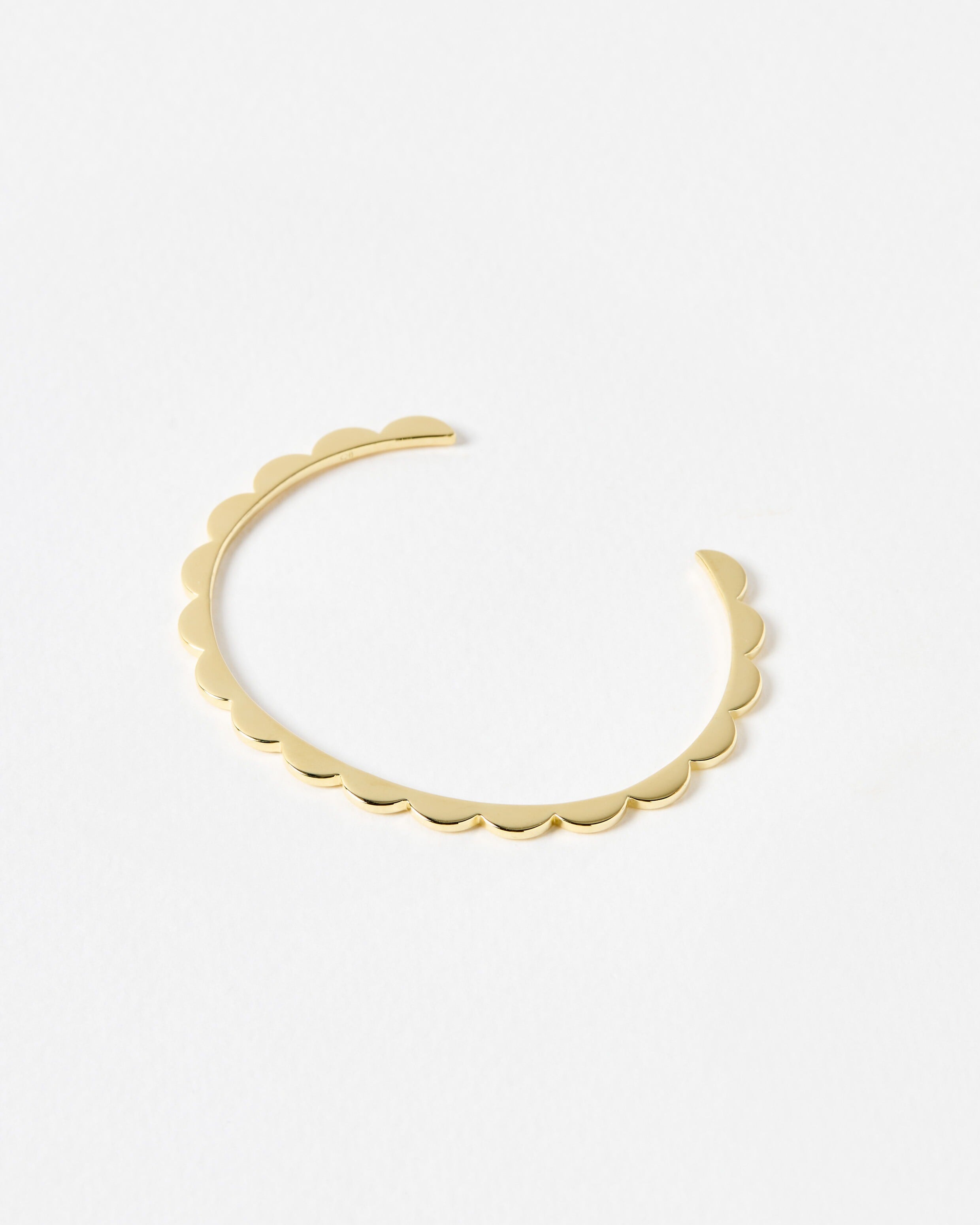 Senna Scalloped Flower Gold Plated Bangle | Oliver Bonas