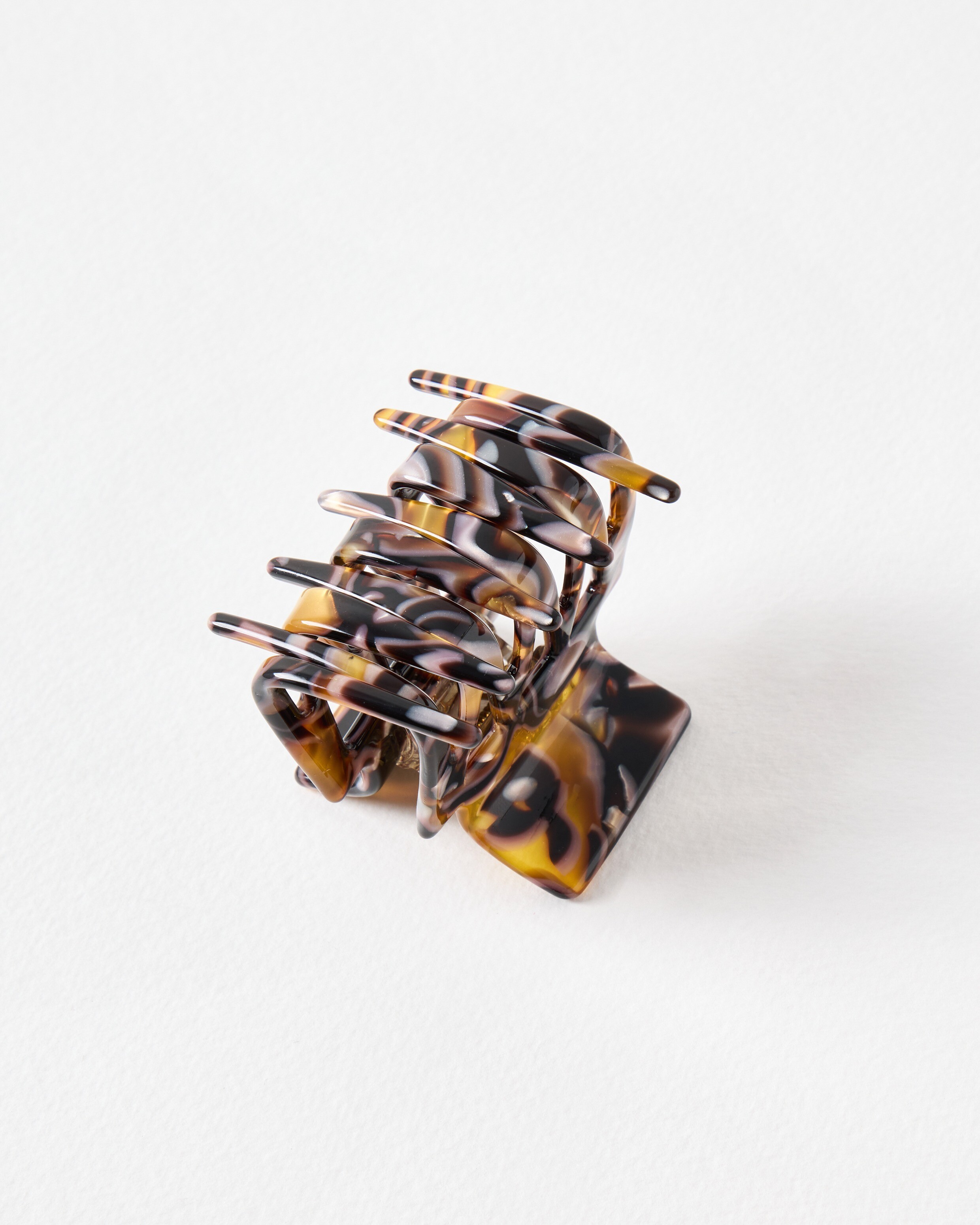 Gwen Brown Resin Claw Clip | Oliver Bonas