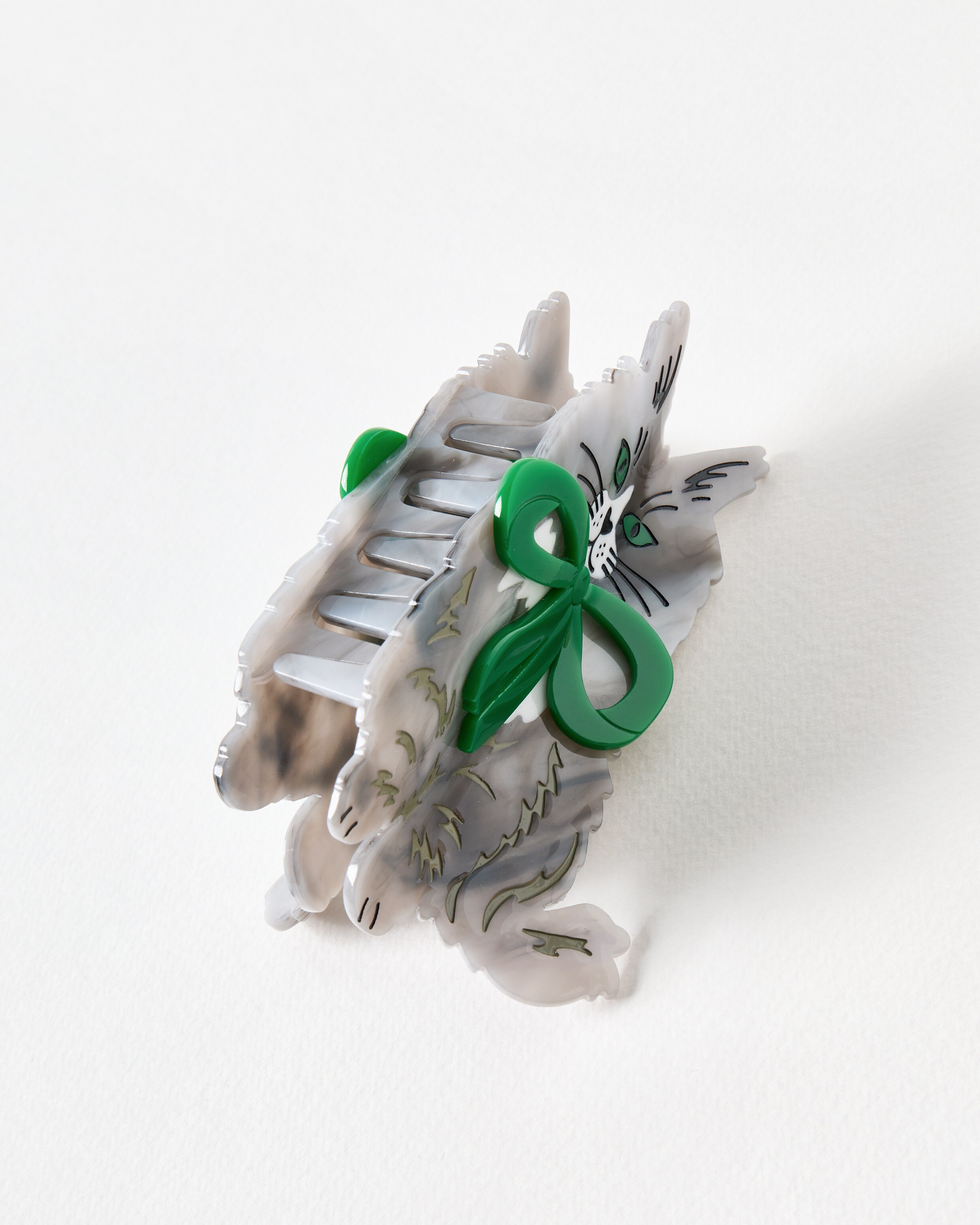 Cuthbert Cat with Green Bow Claw Clip | Oliver Bonas