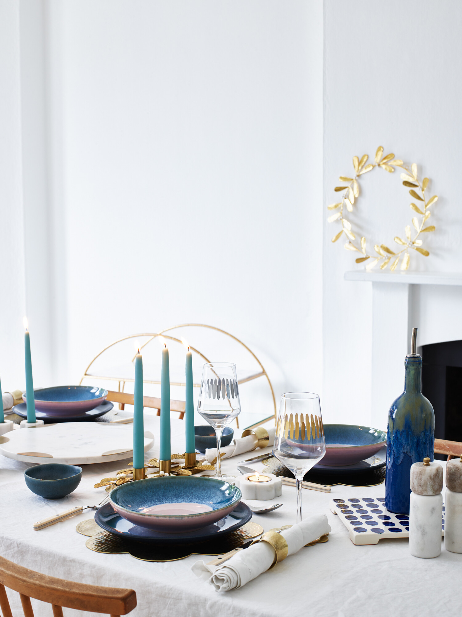 Gold Metal Mistletoe Wreath | Oliver Bonas