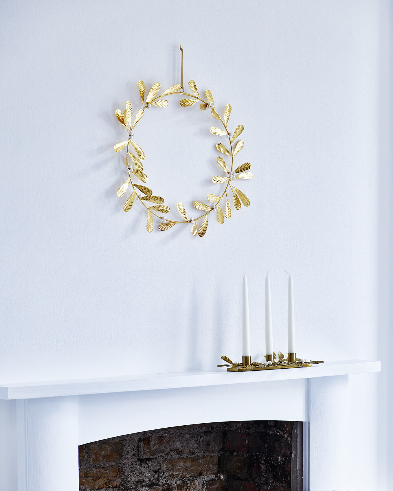 Gold Metal Mistletoe Wreath | Oliver Bonas