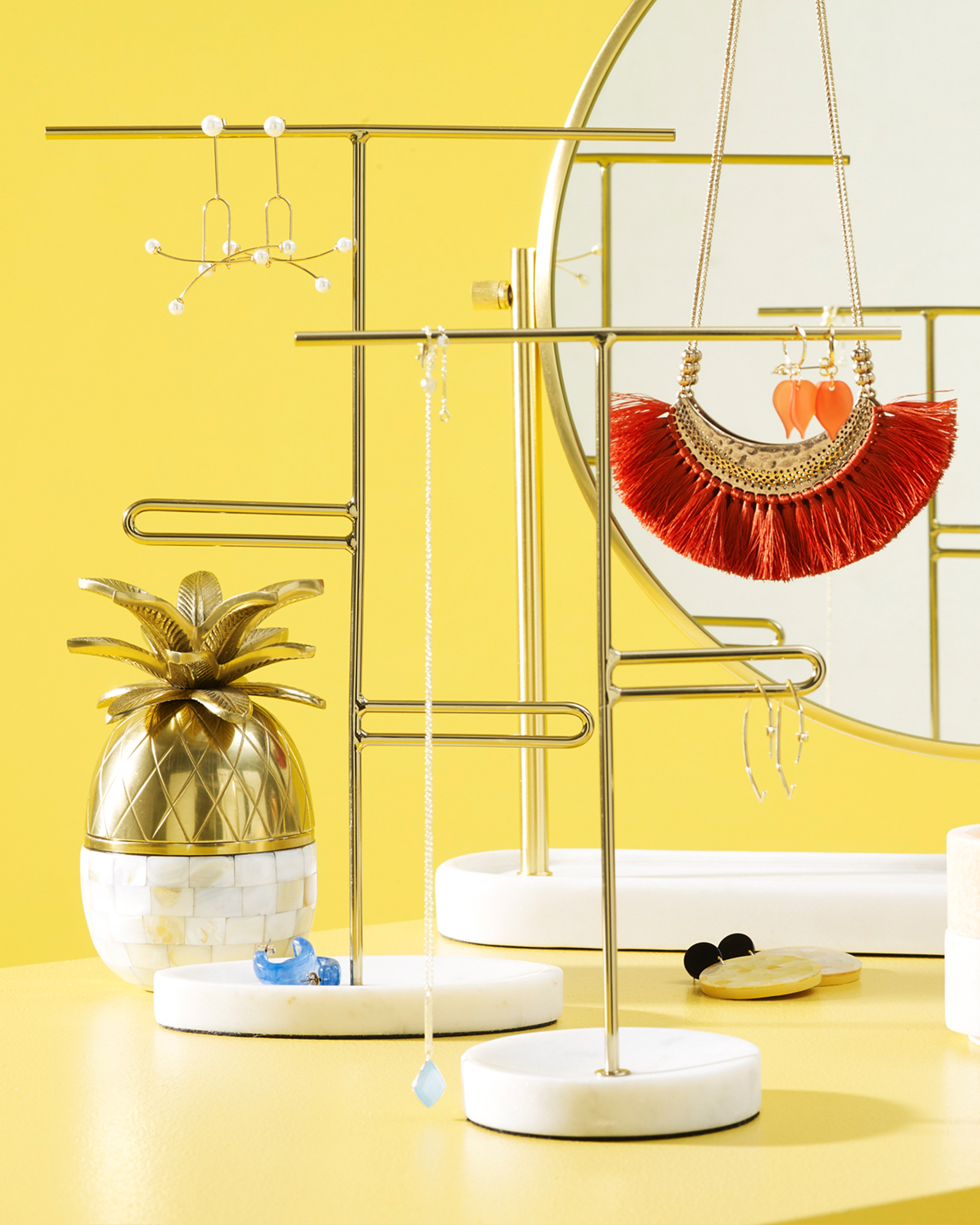 Marble Loop Jewellery Stand | Oliver Bonas