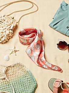 Hato E27 150lm 2W Heart LED Light Bulb | Oliver Bonas