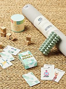 Hato E27 150lm 2W Heart LED Light Bulb | Oliver Bonas